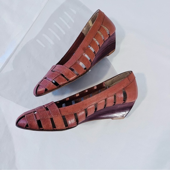 2727 Collection | Shoes | Vintage 7s Genuine Leather Wedge Sandals Size ...